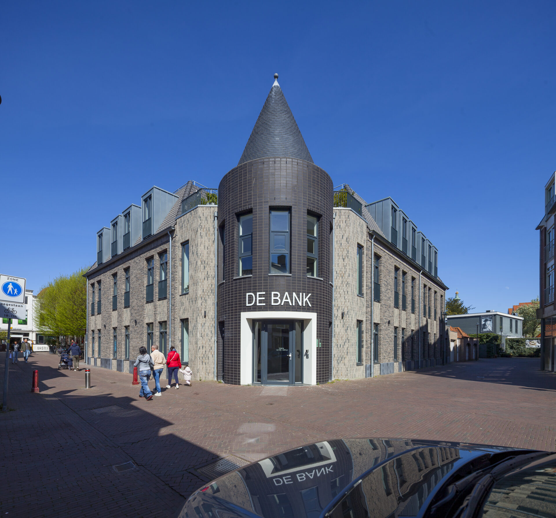 Op de bank in de Bank... | Archikon