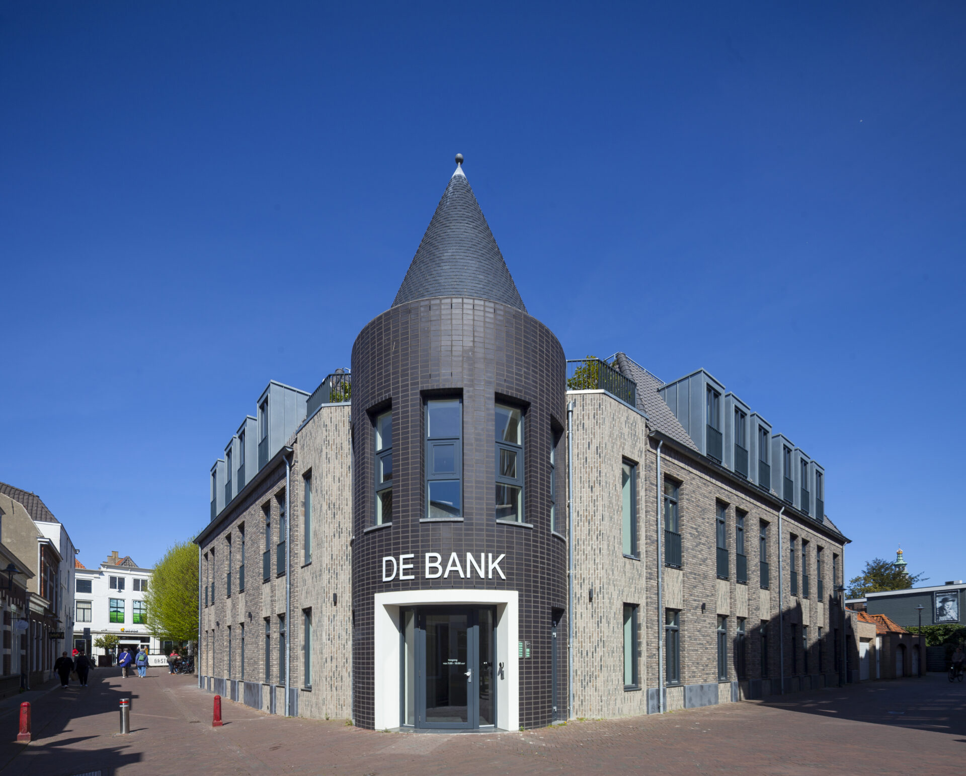 Transformatie voltooid: van oude bank naar thuis in de stad | Archikon